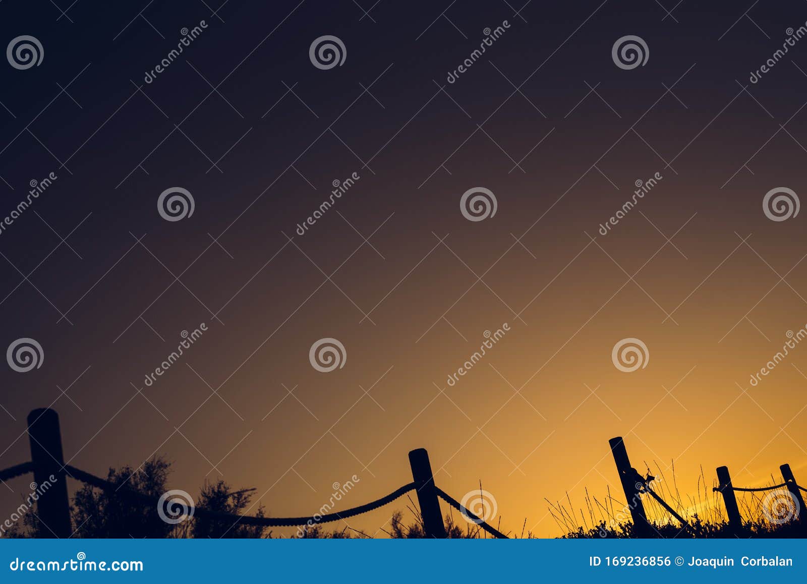 Sol Quente Com Silhueta De Dunas De Praia Foto de Stock - Imagem de ...