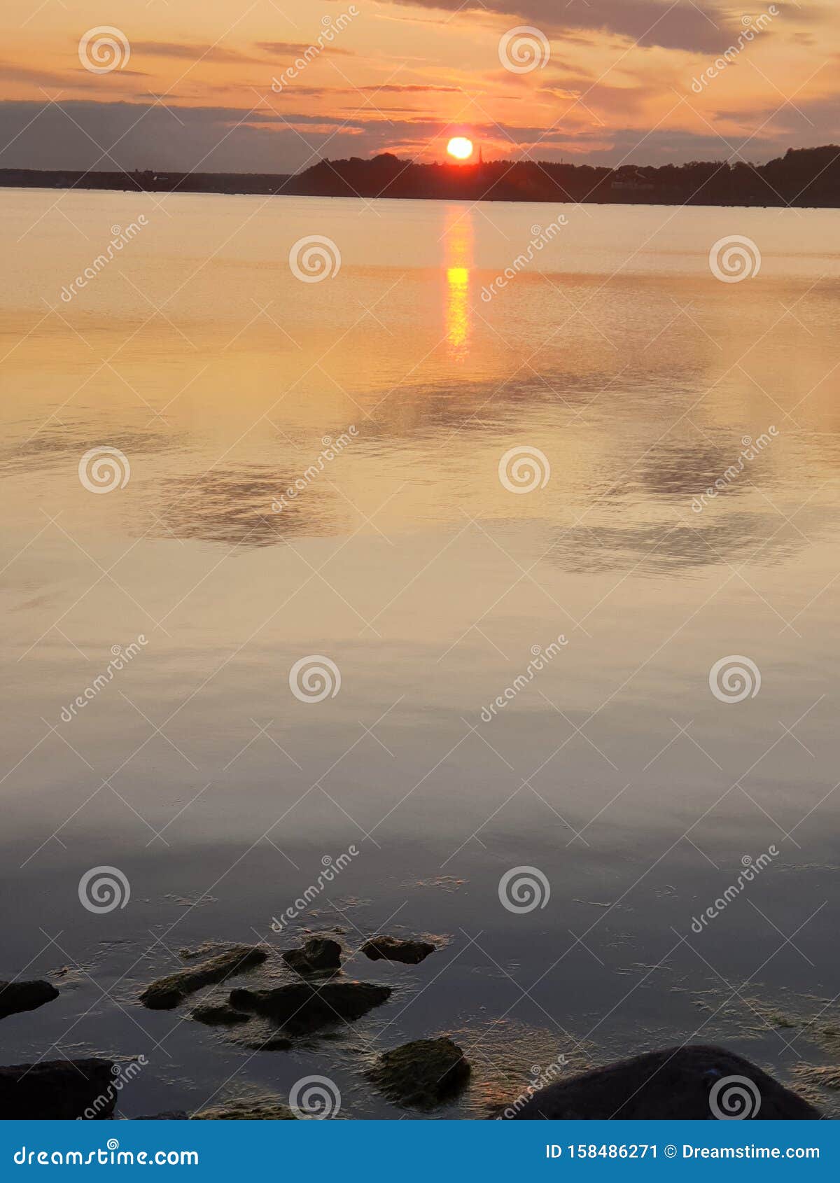 Sol rojo imagen de archivo. Imagen de rojo, menor, cielo - 158486271