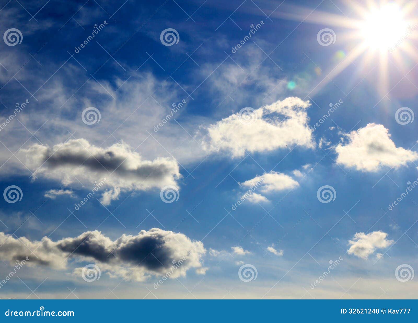 Sol y cielos fuertes foto de archivo. Imagen de exterior - 32621240