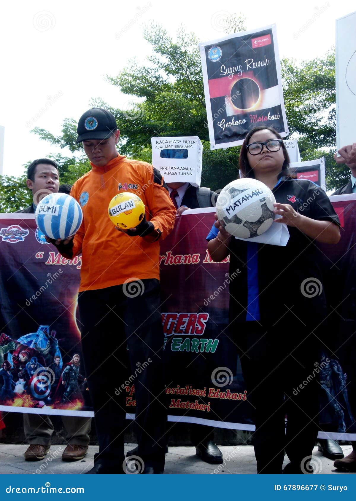 Solar eclipse editorial photography. Image of solar, activists - 67896677