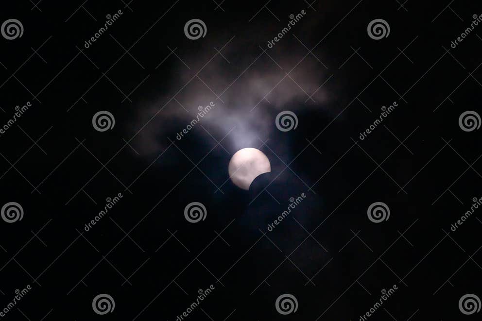 Solar eclipse in Toronto stock image. Image of crowd - 314623351