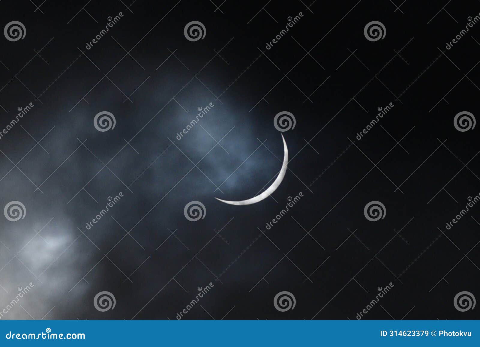Solar eclipse in Toronto stock image. Image of ontario - 314623379