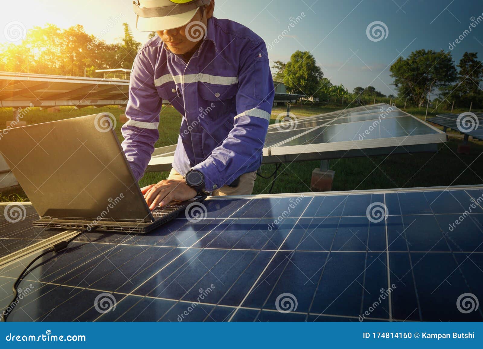 Solar Panel, Alternative Electricity Source, Engineers are Using the ...