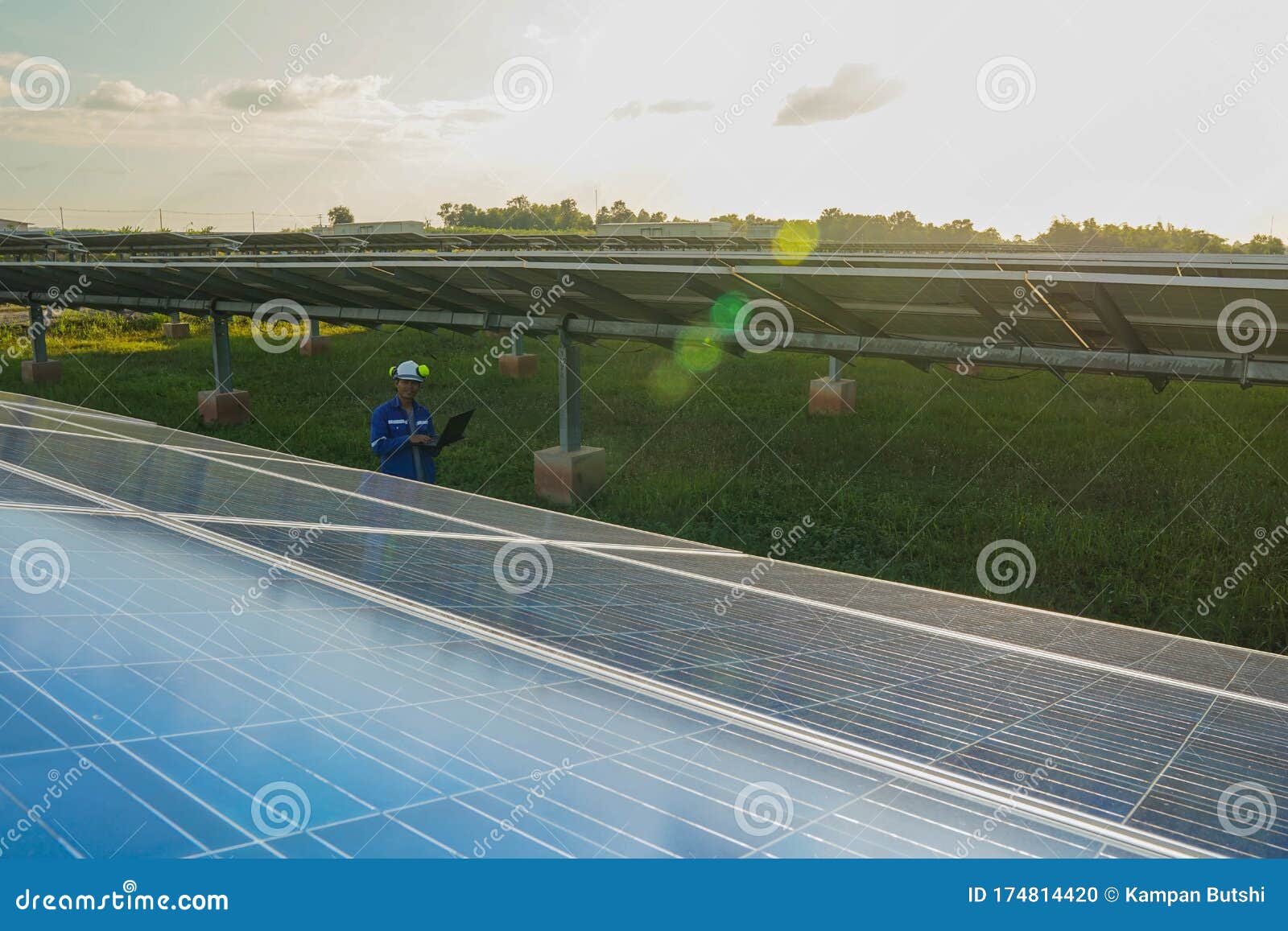 Solar Panel, Alternative Electricity Source, Engineers are Using the ...