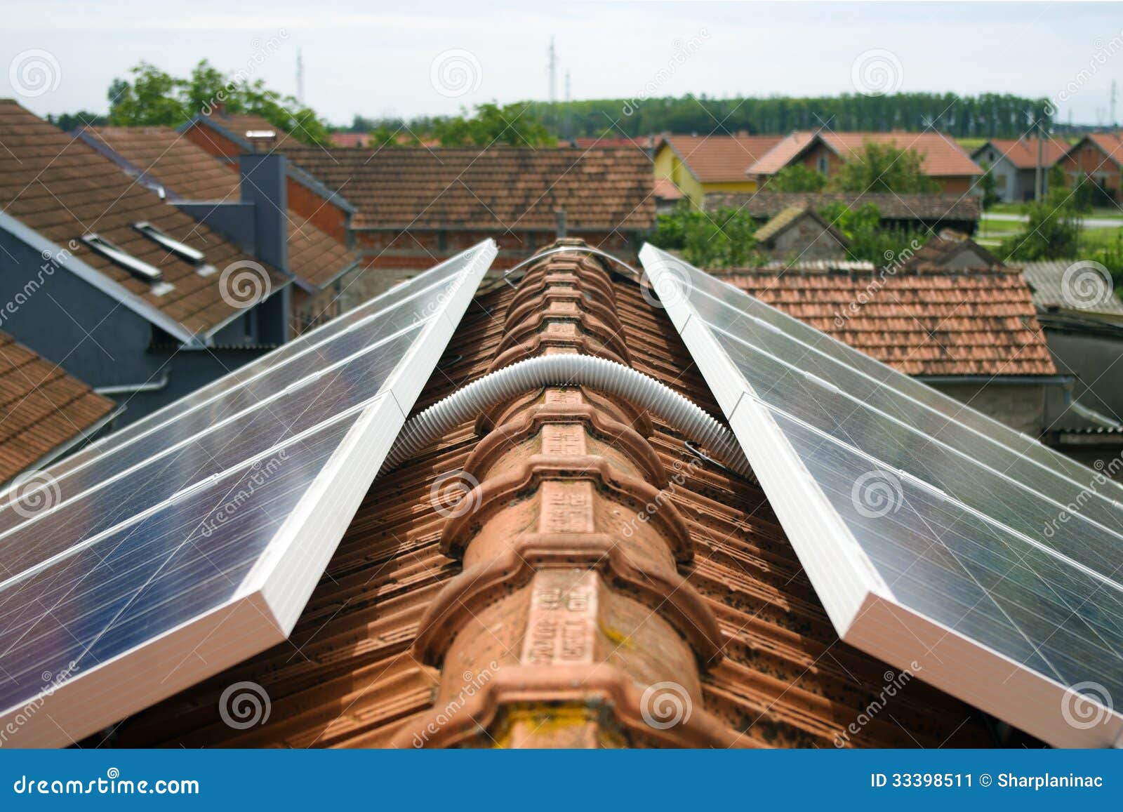 Solar panel on house roof stock image. Image of construction - 33398511