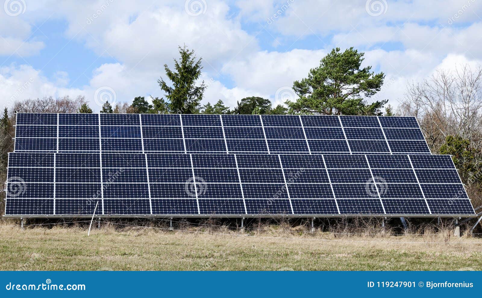 Solar Panels on a Farmers Field Stock Image - Image of collector, green ...