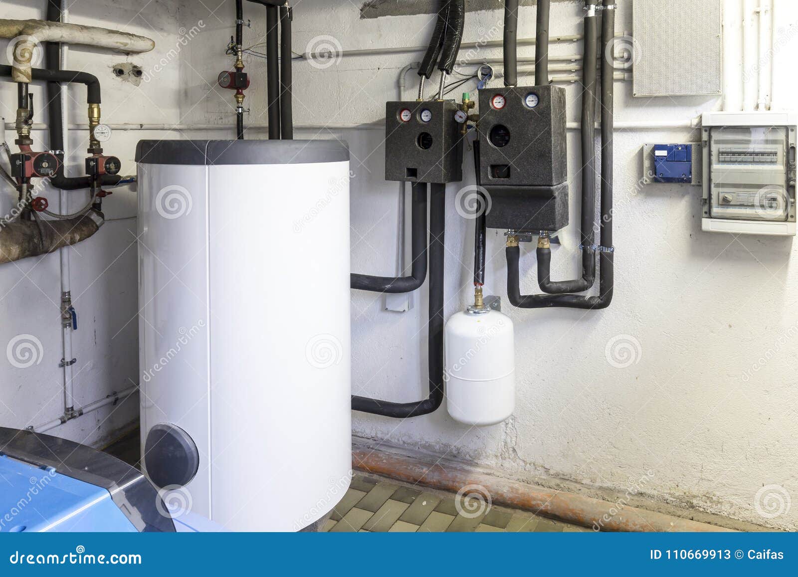 Solar Thermal System and Storage Tank Stock Image - Image of pump ...