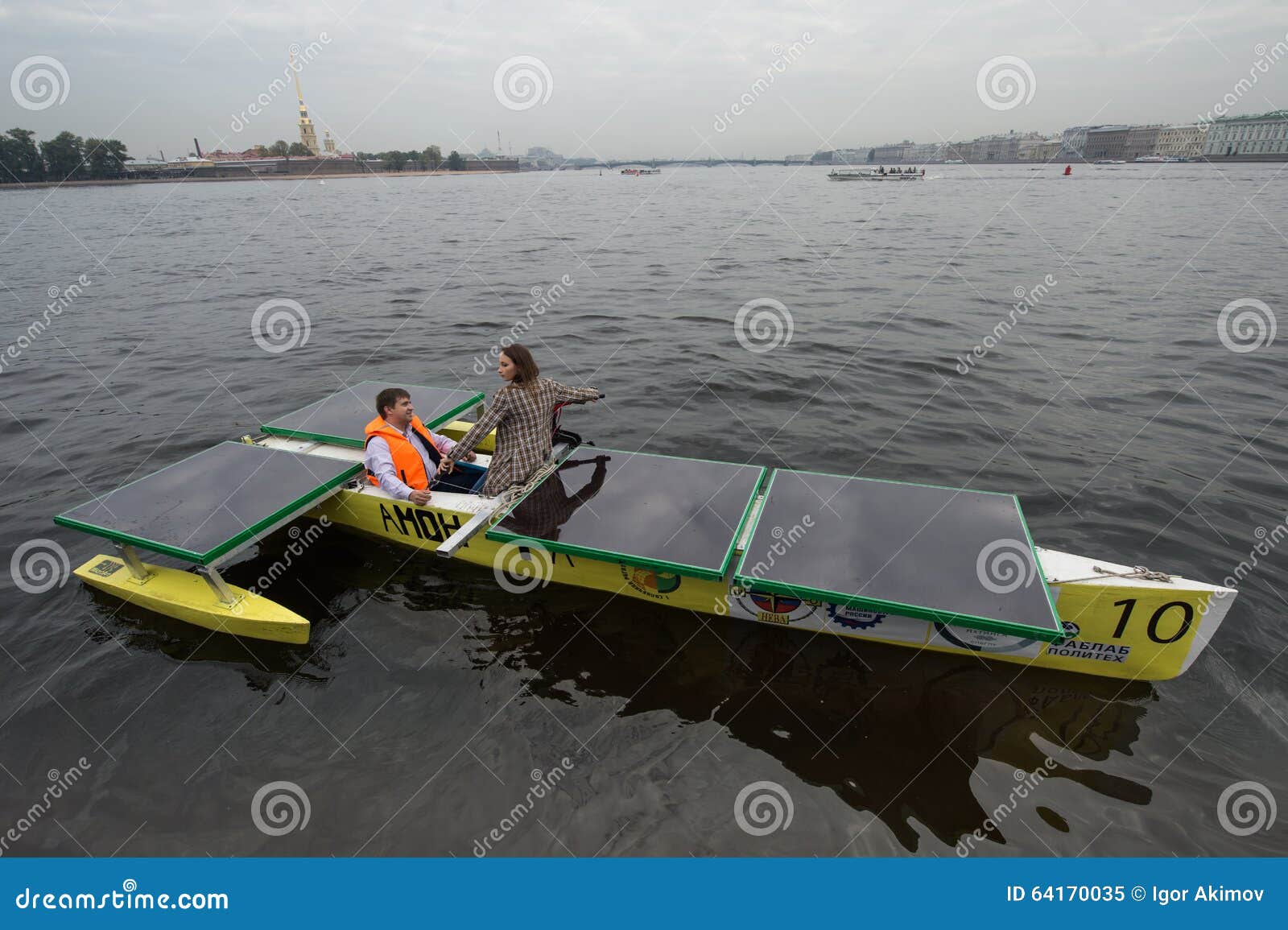 Solarboot redaktionelles bild. Bild von leistung, elektrizität - 64170035