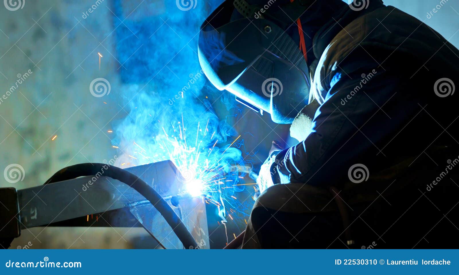 Solda com método mig-mag foto de stock. Imagem de manufatura - 22530310