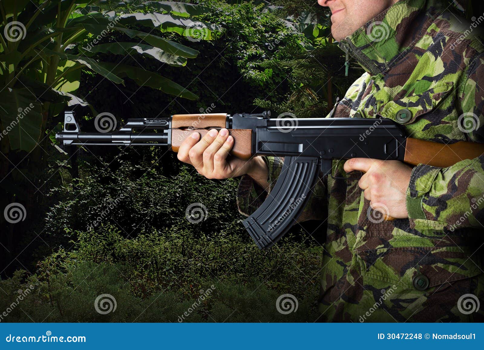 Soldado com rifle AK-47 foto de stock. Imagem de oriental - 30472248