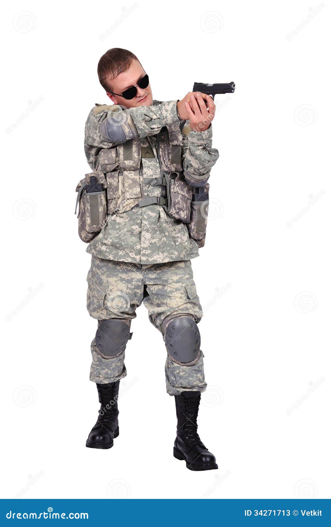 Soldado con el arma imagen de archivo. Imagen de militar - 34271713