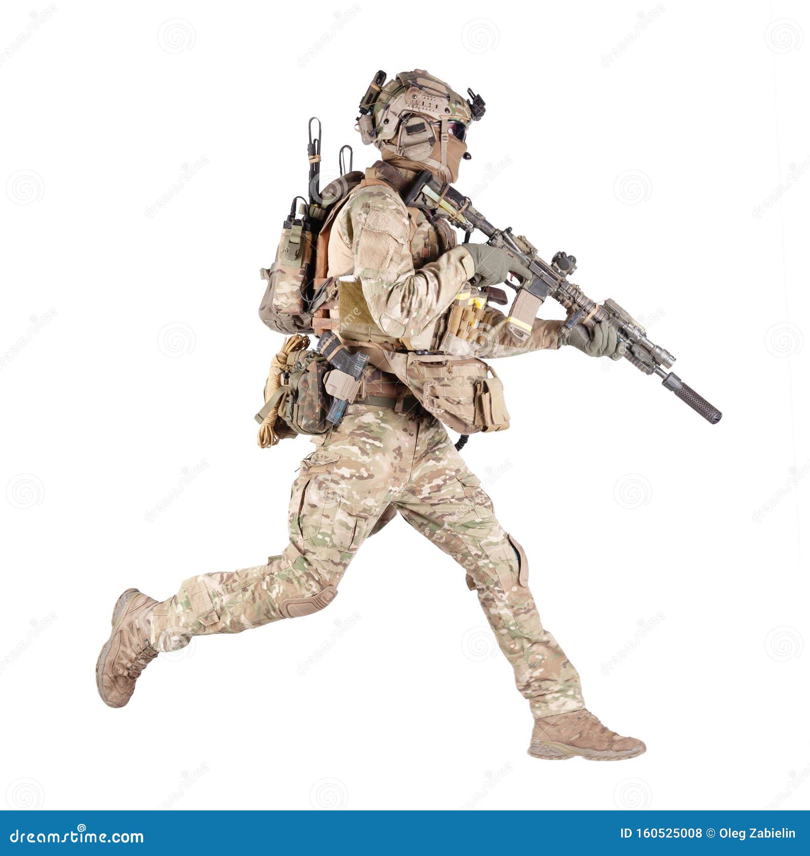 Soldado Corriendo Con Rifle Foto de archivo - Imagen de armadura, lucha ...