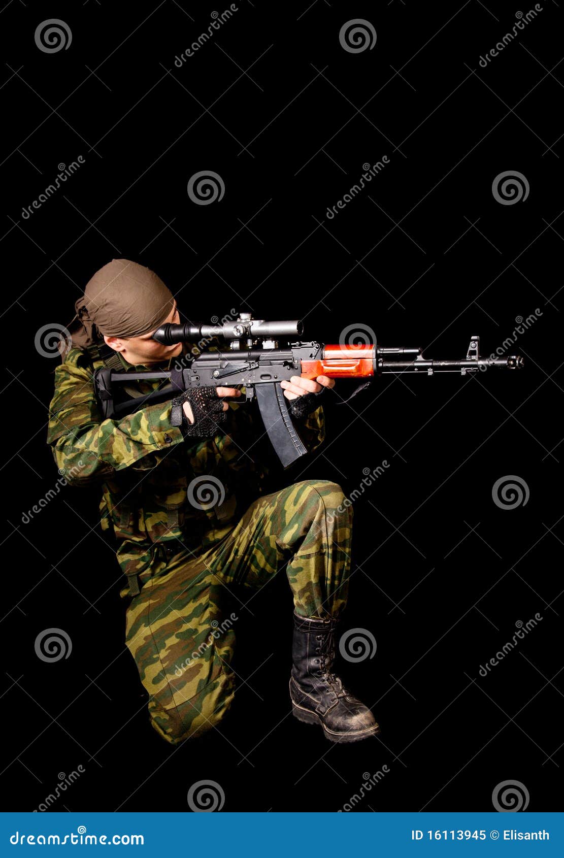 Soldado en uniforme imagen de archivo. Imagen de potencia - 16113945