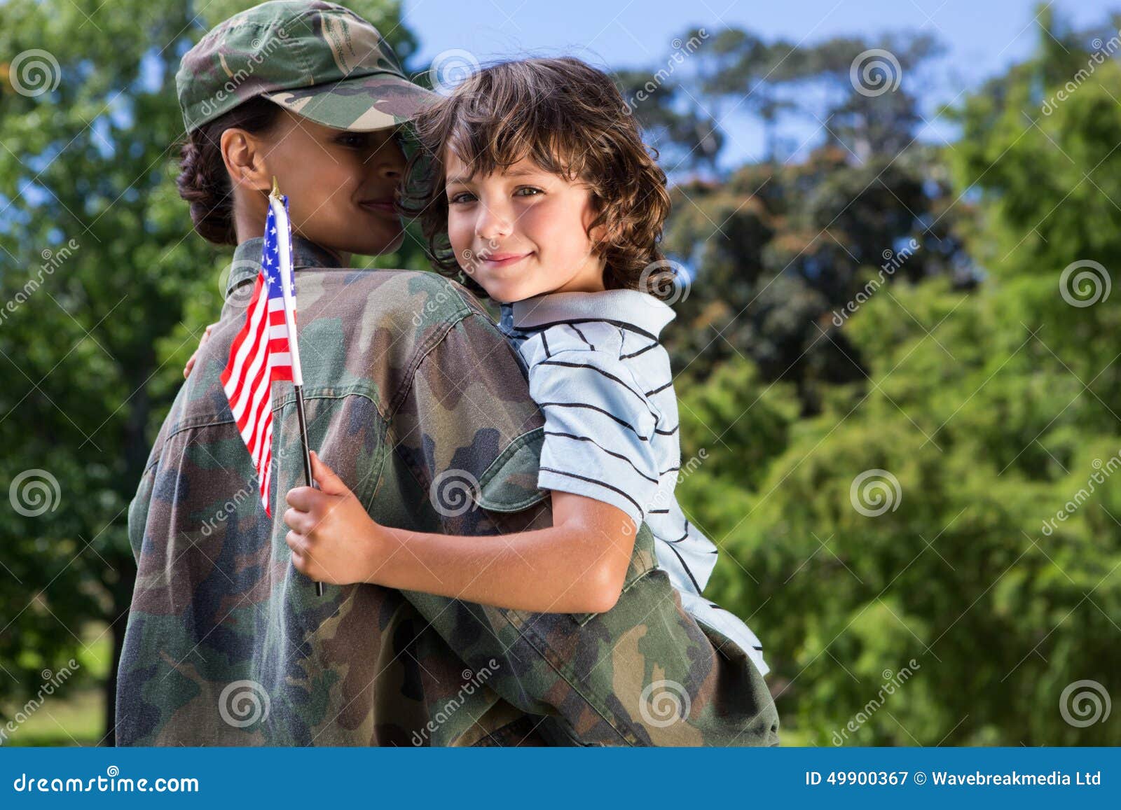 Soldado Juntado Con Su Hijo Imagen de archivo - Imagen de verde ...
