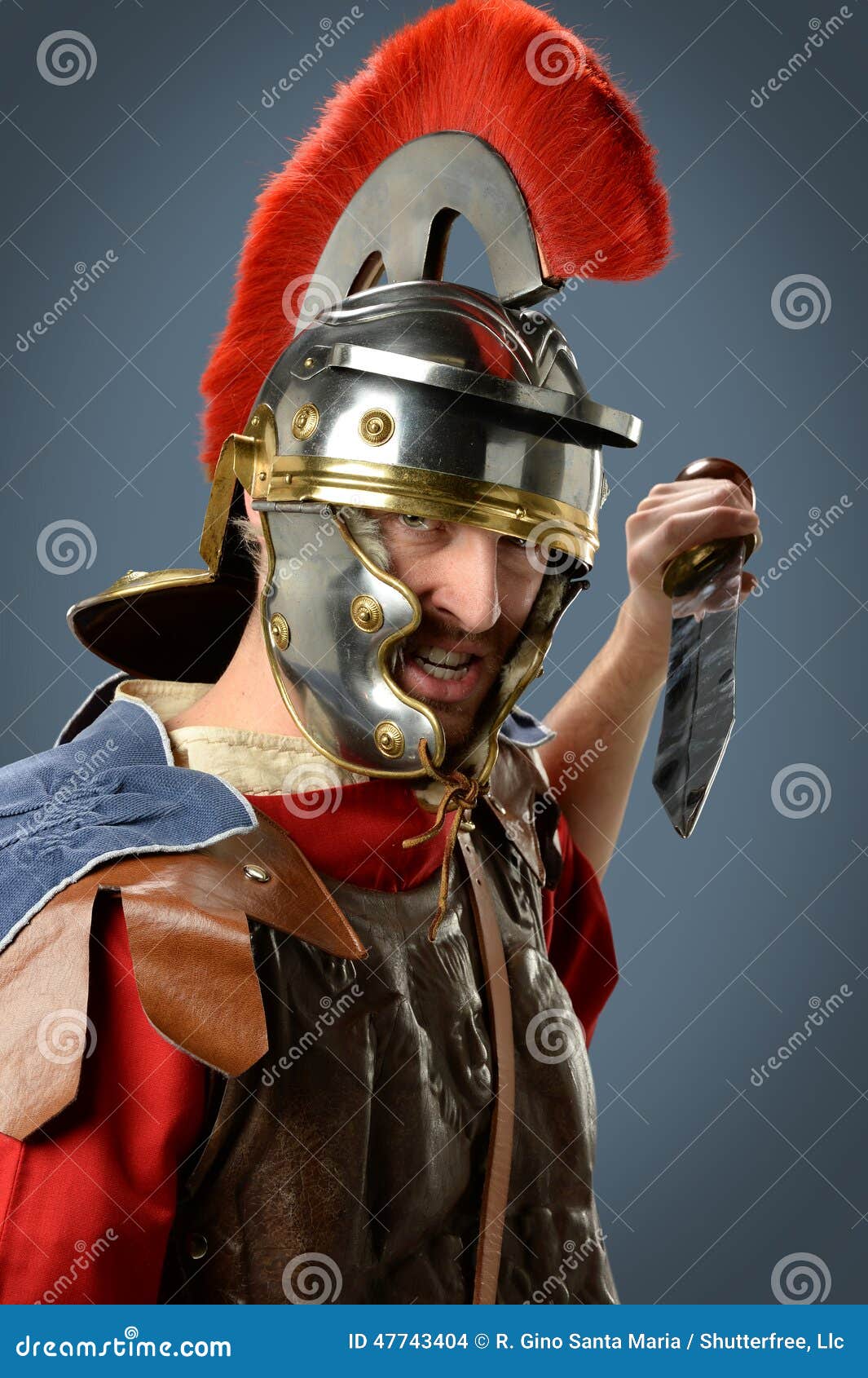 Soldado Romano Con La Espada Foto de archivo - Imagen de romano ...