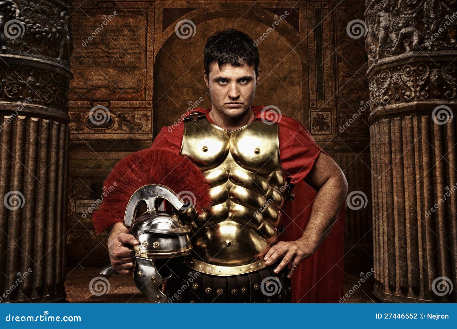 Soldado Romano En Templo Antiguo Foto de archivo - Imagen de columna ...