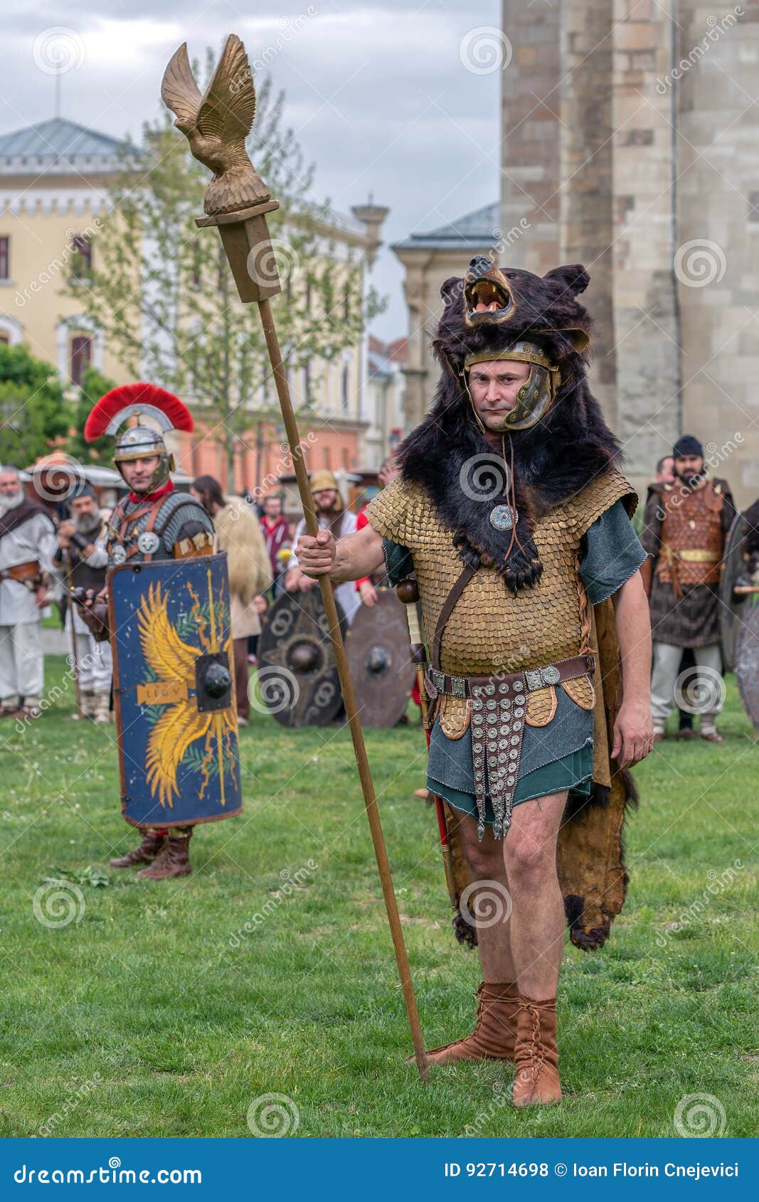 Soldado Romano En Traje De La Batalla Foto de archivo editorial ...