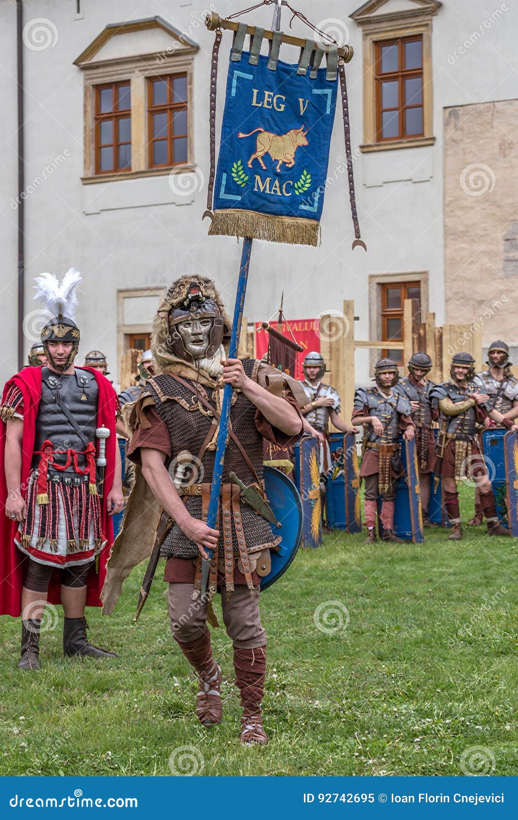 Soldado Romano En Traje De La Batalla Imagen editorial - Imagen de ...