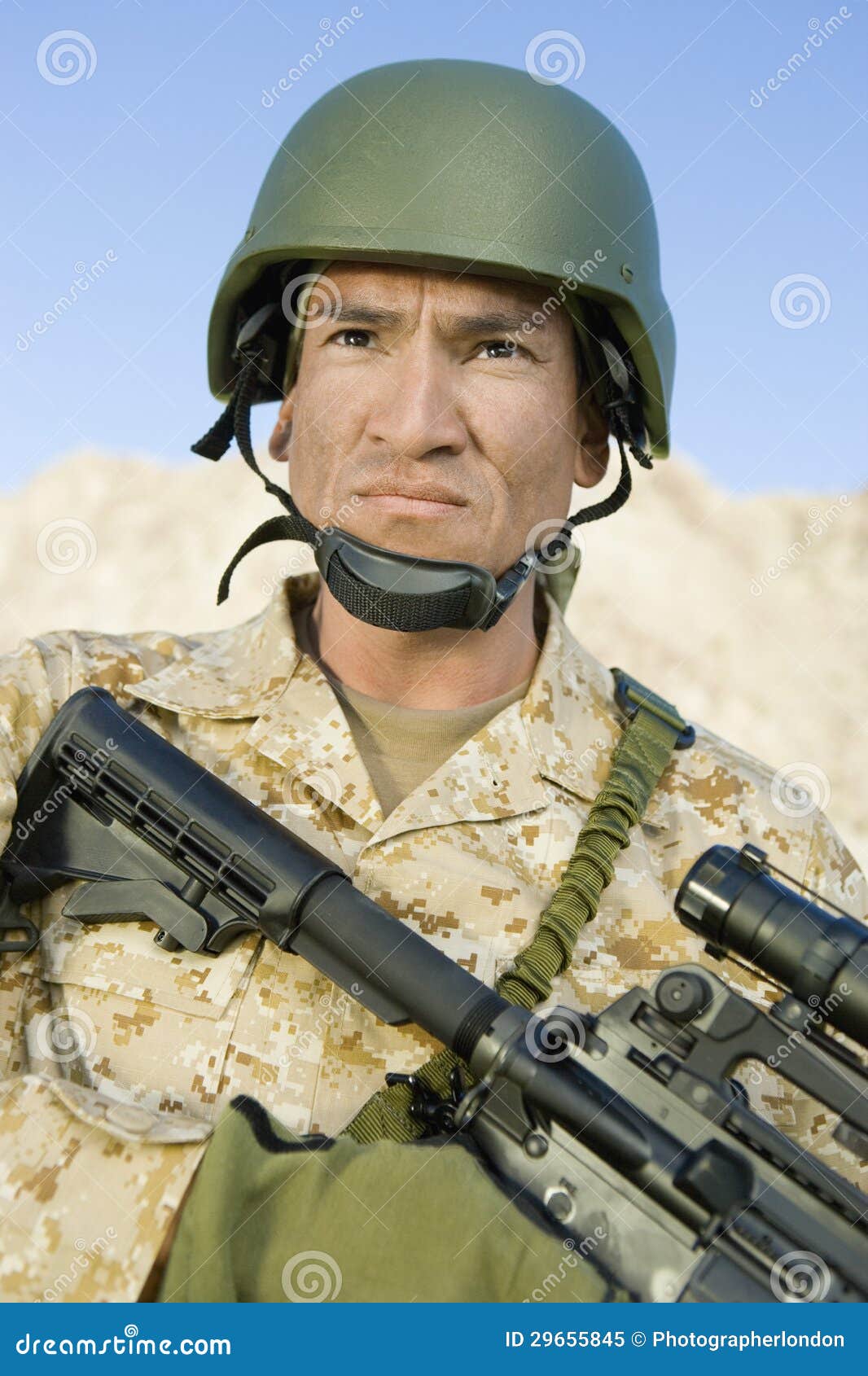 Soldado Seguro with Sniper Rifle Imagem de Stock - Imagem de ...