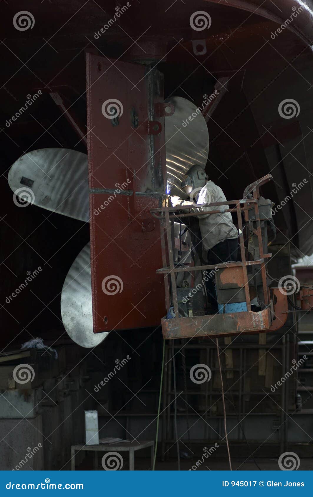 Soldador del timón imagen de archivo. Imagen de acero, manual - 945017