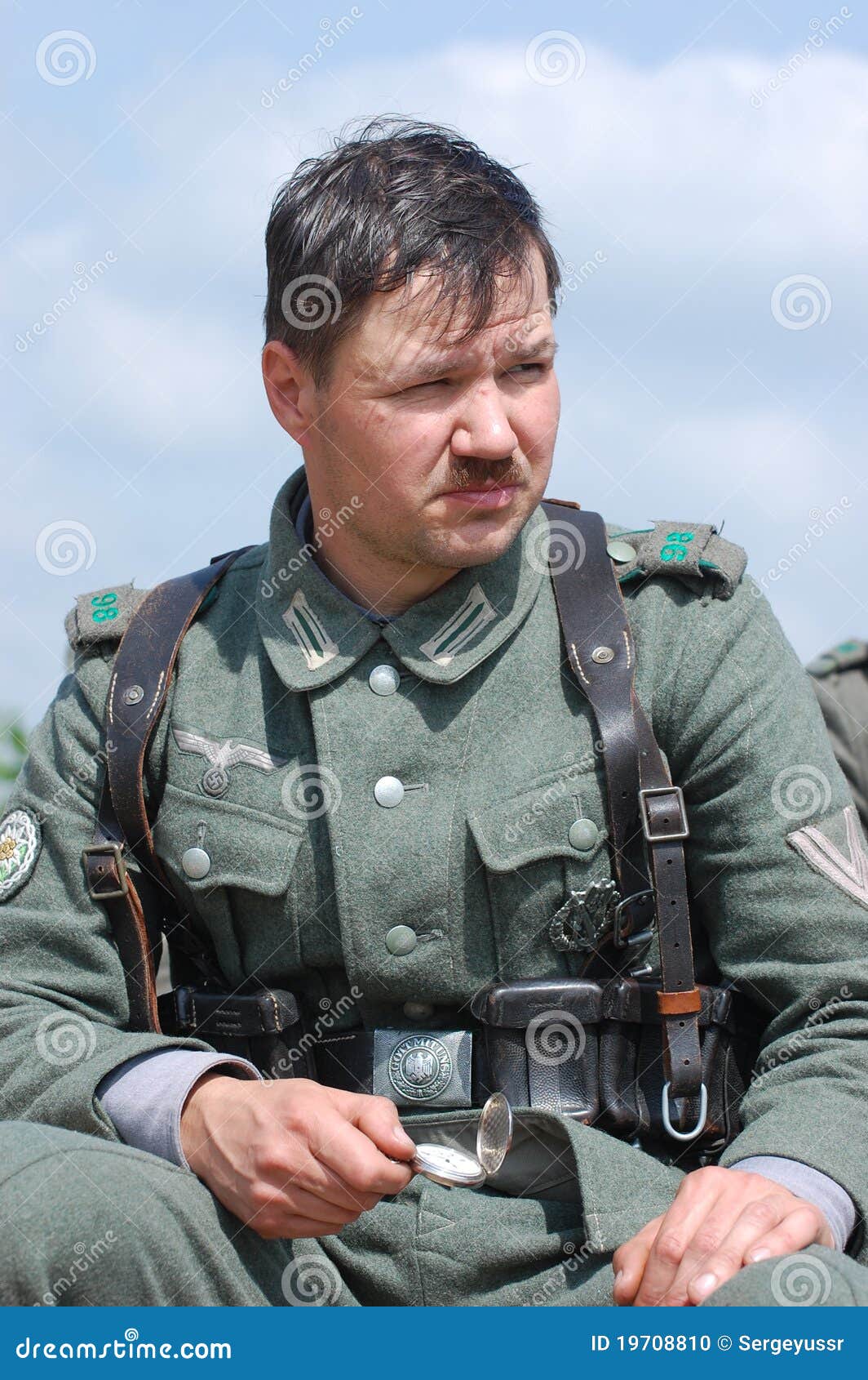 Soldat allemand photo stock. Image du modèle, vert, militaire - 19708810