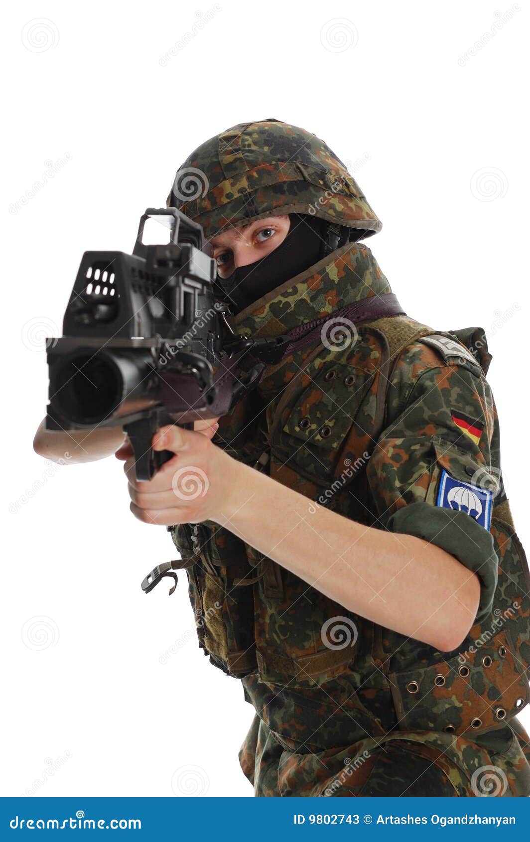 Soldat der Bundeswehr. stockbild. Bild von bewaffnet, ernst - 9802743