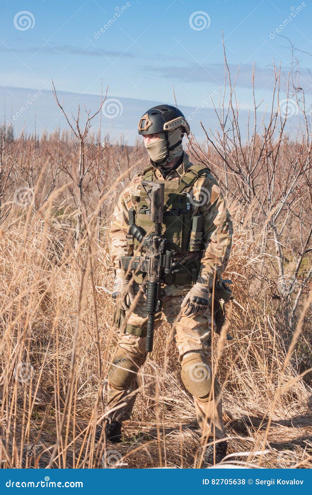 Soldat in Voller NATO-Uniform Stockfoto - Bild von hintergrund, mann ...