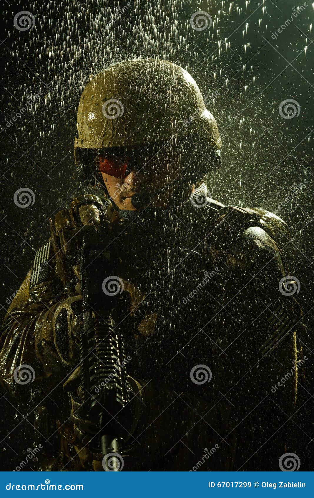 Soldato Dell'esercito Americano Nella Pioggia Immagine Stock - Immagine ... Soldato Dell'esercito Americano Nella Pioggia Immagine Stock - Immagine ...