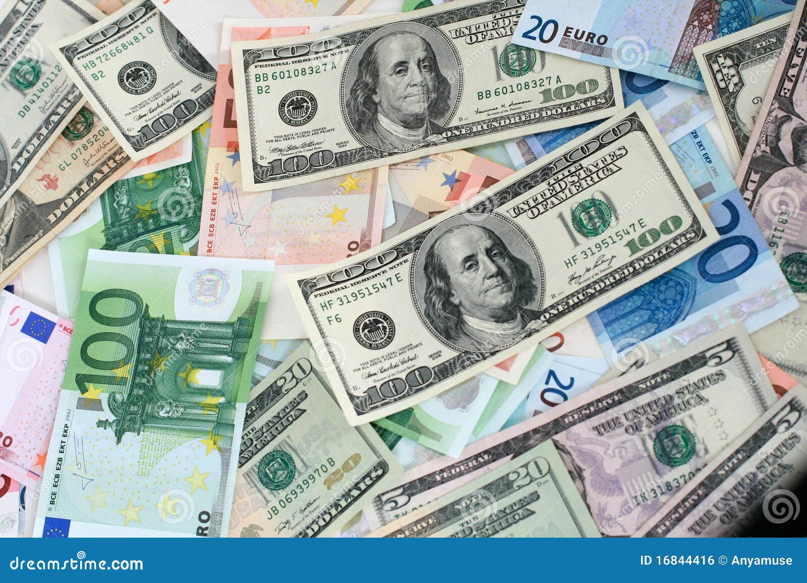 Soldi di carta fotografia stock. Immagine di verde, dollaro - 16844416