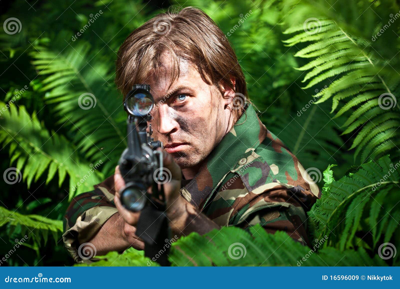 Soldier aiming a gun stock image. Image of jungle, adult - 16596009