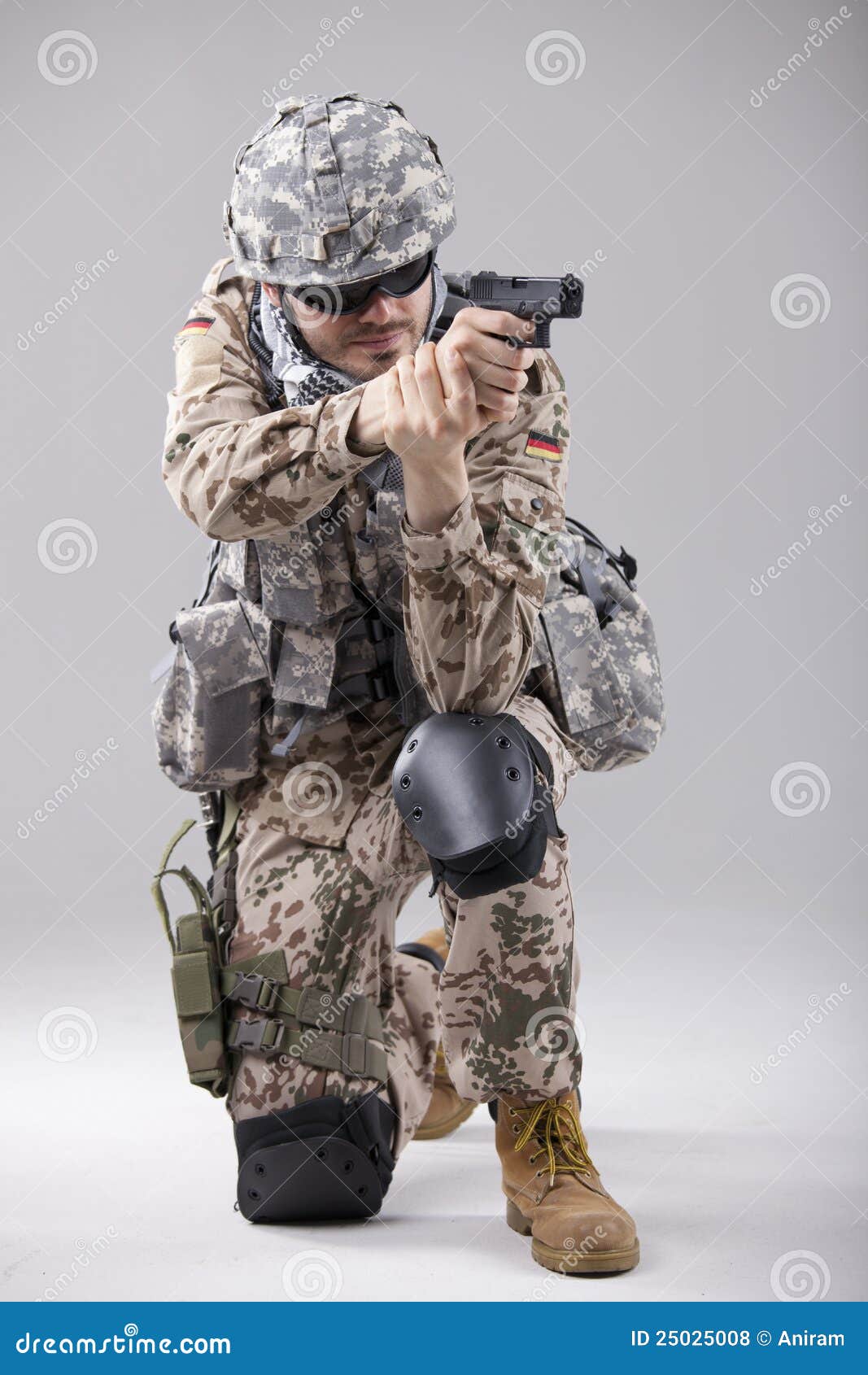 Soldier aiming with gun stock photo. Image of fighting - 25025008