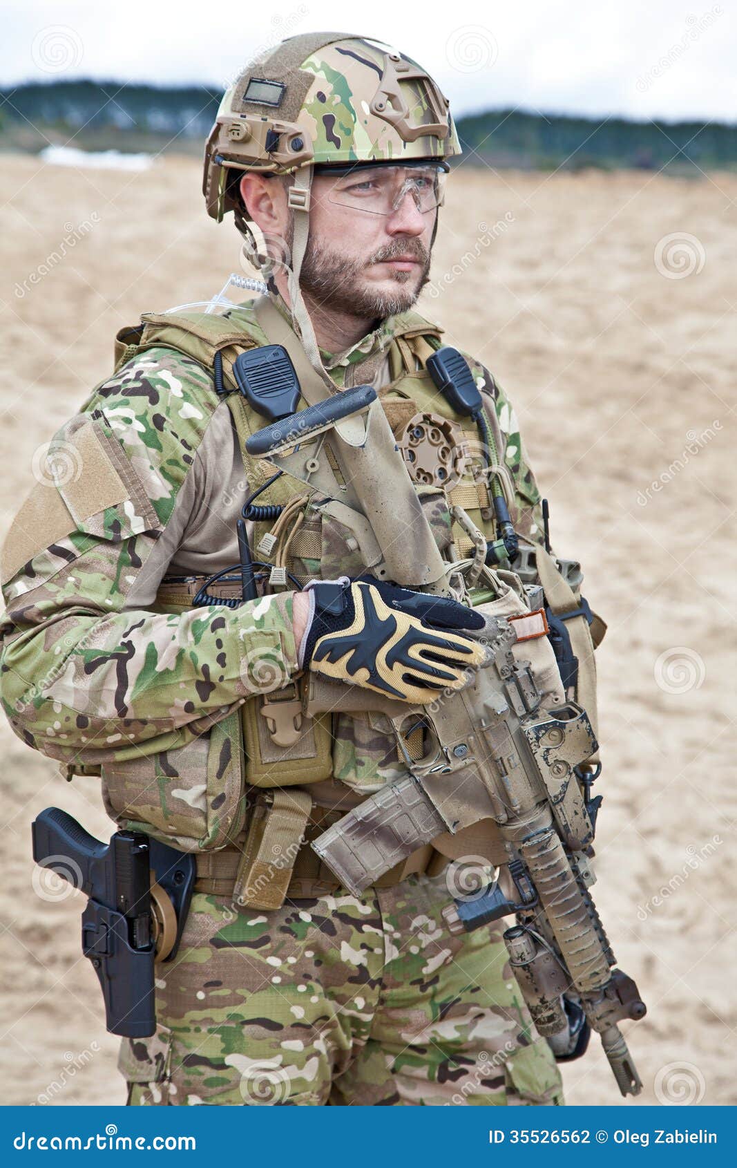 Soldier in the desert stock photo. Image of desert, weapon - 35526562