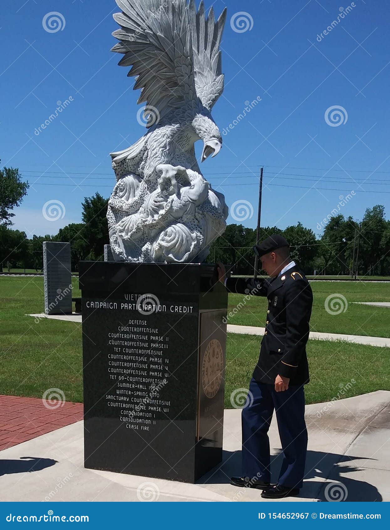 Soldier paying respect editorial photography. Image of soldier - 154652967