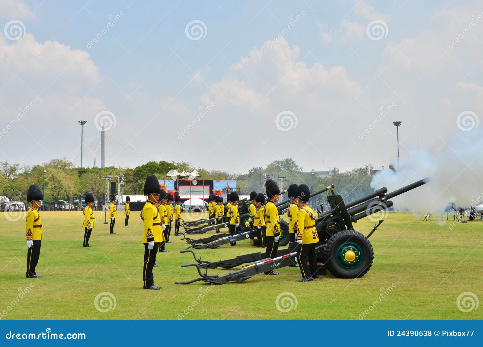 Soldier shoot a big gun editorial stock photo. Image of grass - 24390638