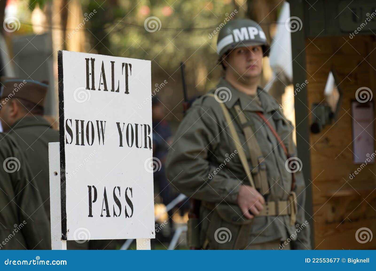 Soldier standing guard editorial photography. Image of sign - 22553677