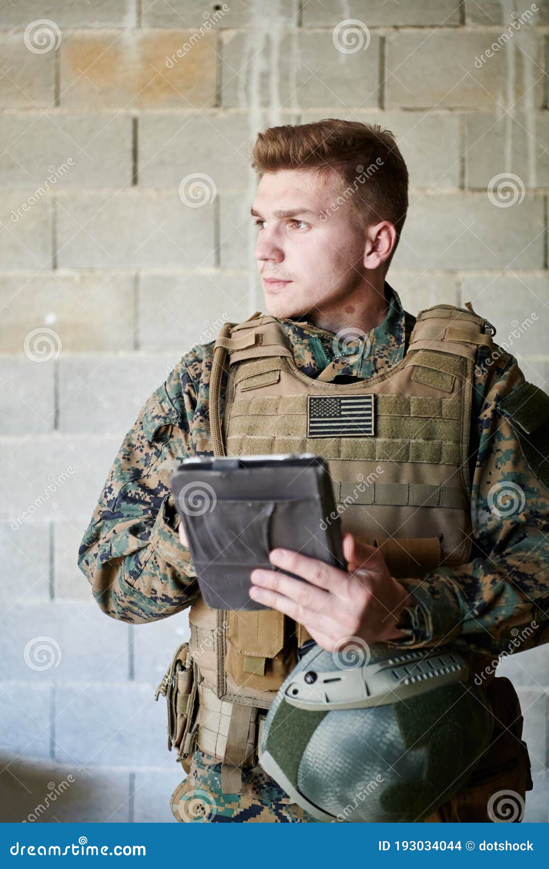 Soldier Using Tablet Computer Stock Photo - Image of modern, fight ...