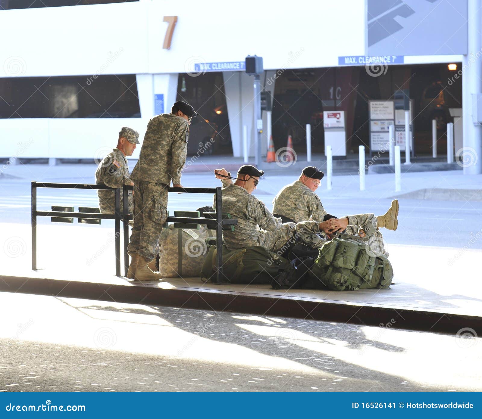 Soldiers Returning from Iraq Waiting at LAX Editorial Photo - Image of ...