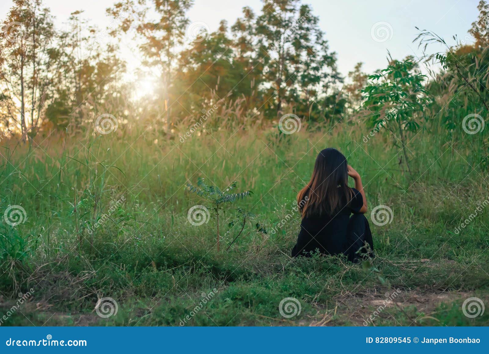 Soledad Emocional Afligida Solamente En Fondo Imagen de archivo ...