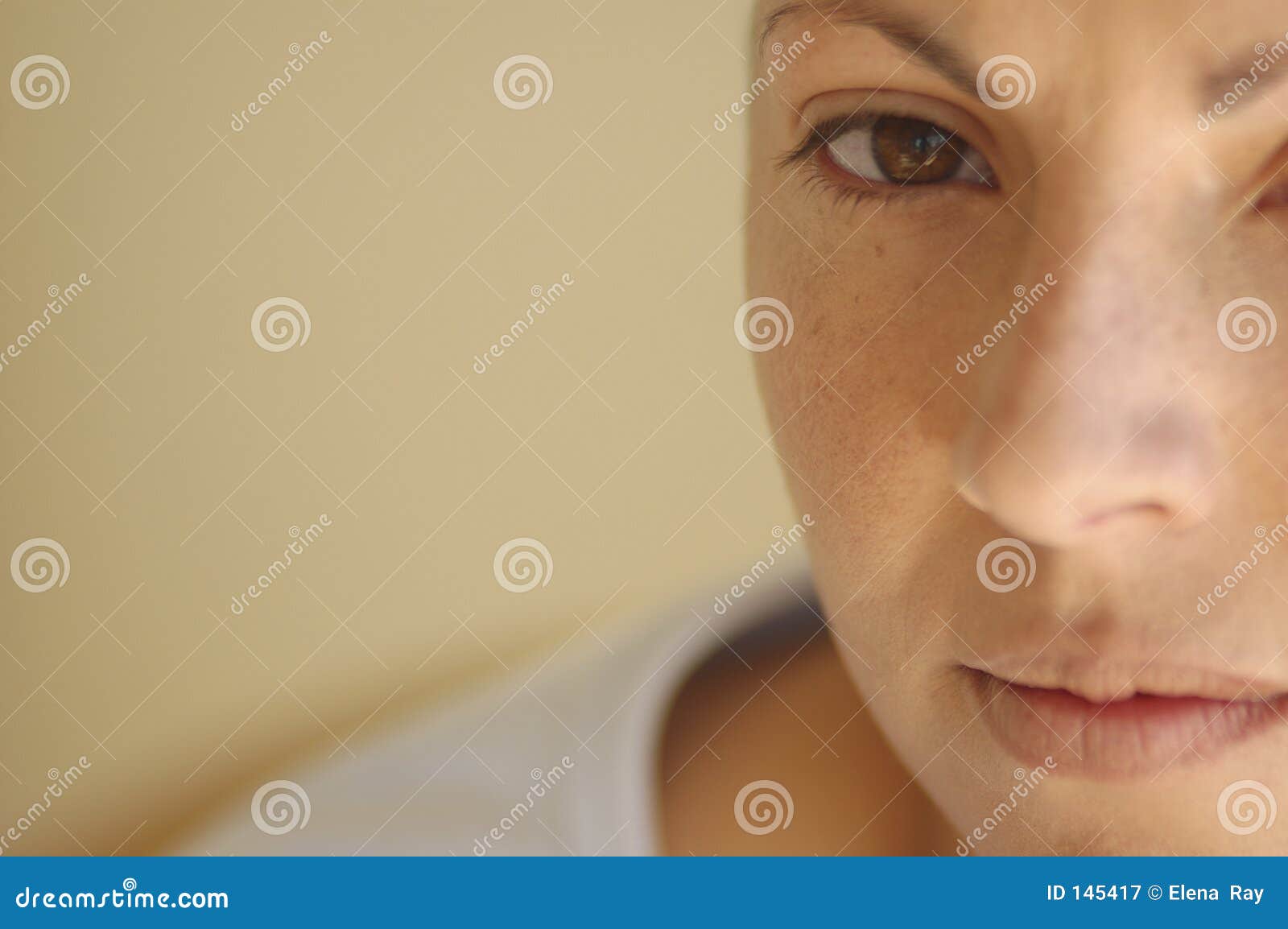 Solennel image stock. Image du individuel, oeil, visage - 145417