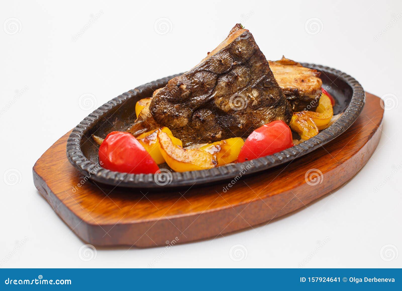 Solha assada com vegetal imagem de stock. Imagem de beringela - 157924641