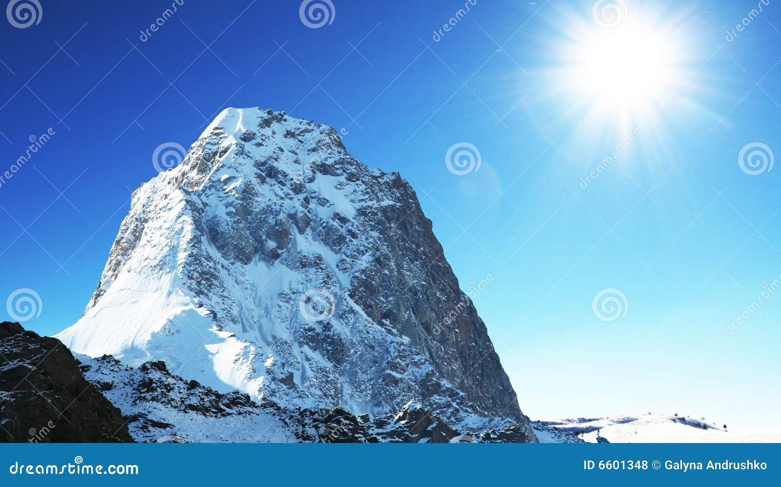 Soligt berg arkivfoto. Bild av sten, isig, naturligt, fotvandra - 6601348