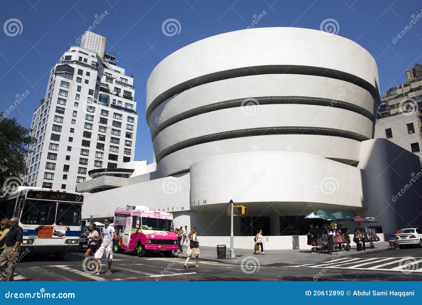 Solomon R. Guggenheim Museum Editorial Image - Image of crosswalk ...