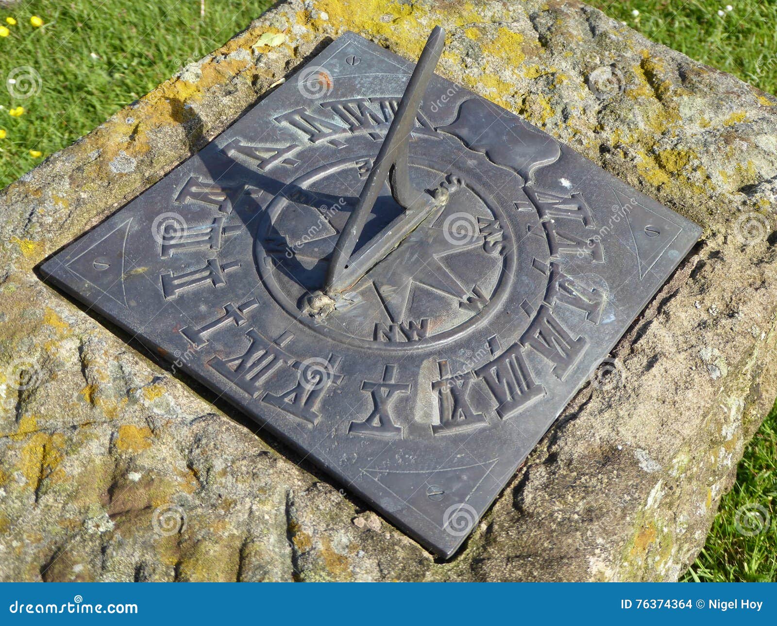 Soluret arkivfoto. Bild av gammalt, metall, roman, europa - 76374364