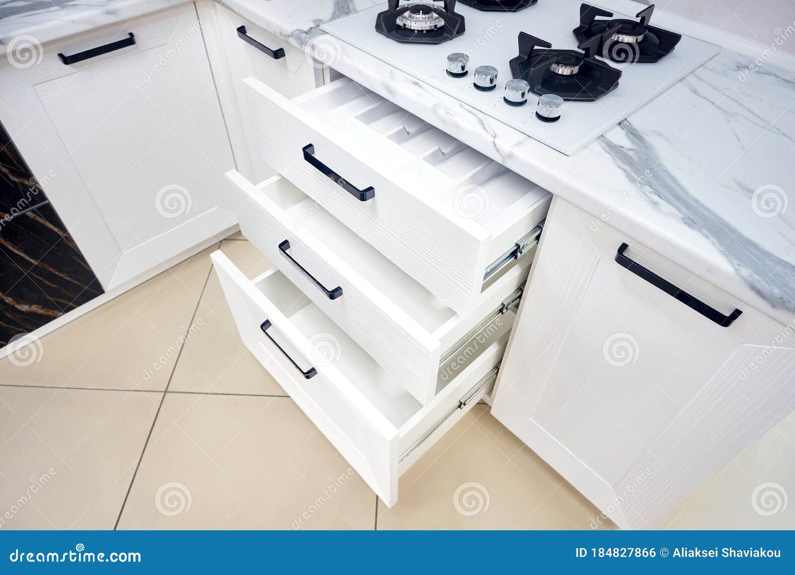 Solutions for Placing Utensils in Modern Kitchen - Horizontal Sliding ...