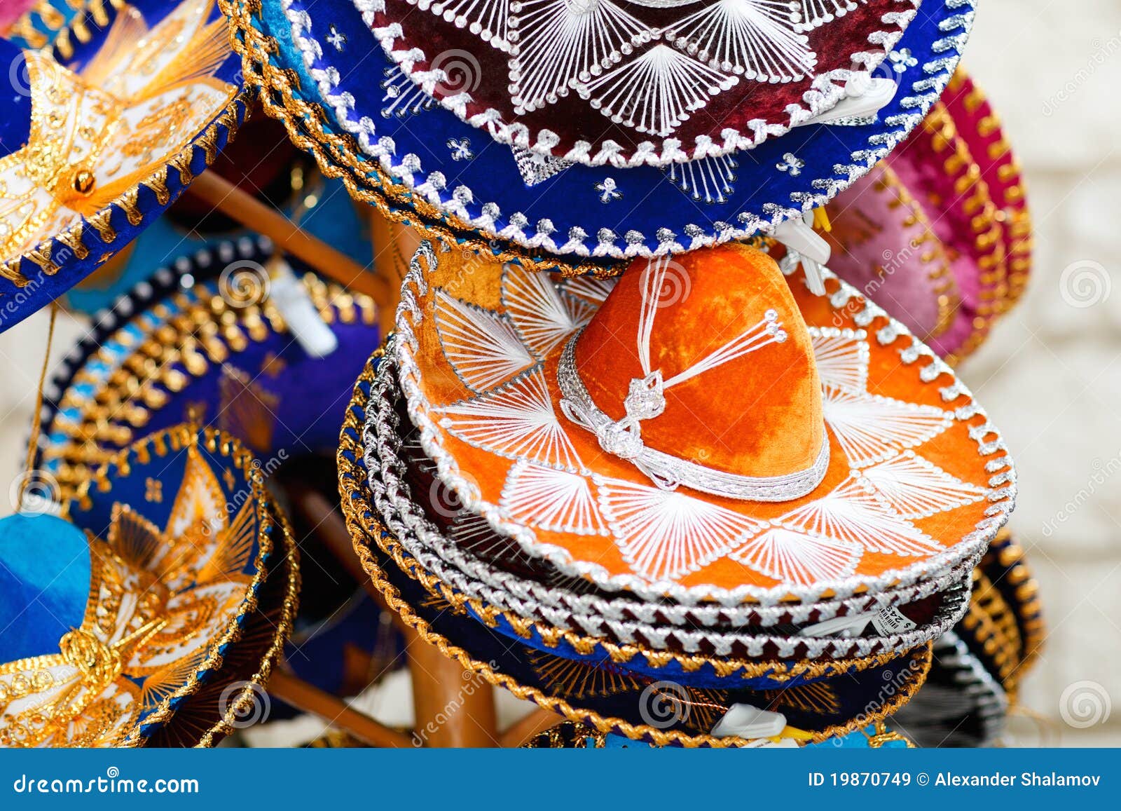 Sombreros mexicanos imagen de archivo. Imagen de venta - 19870749