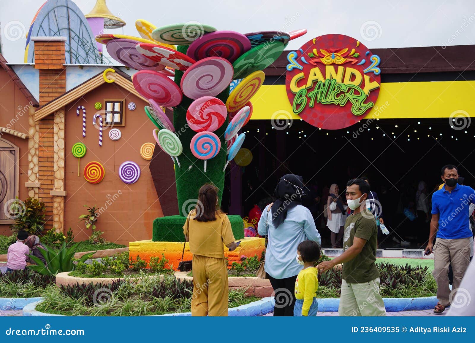 Some People Vacation on Dunia Candy Candy World in Wates, Kediri. Dunia ...
