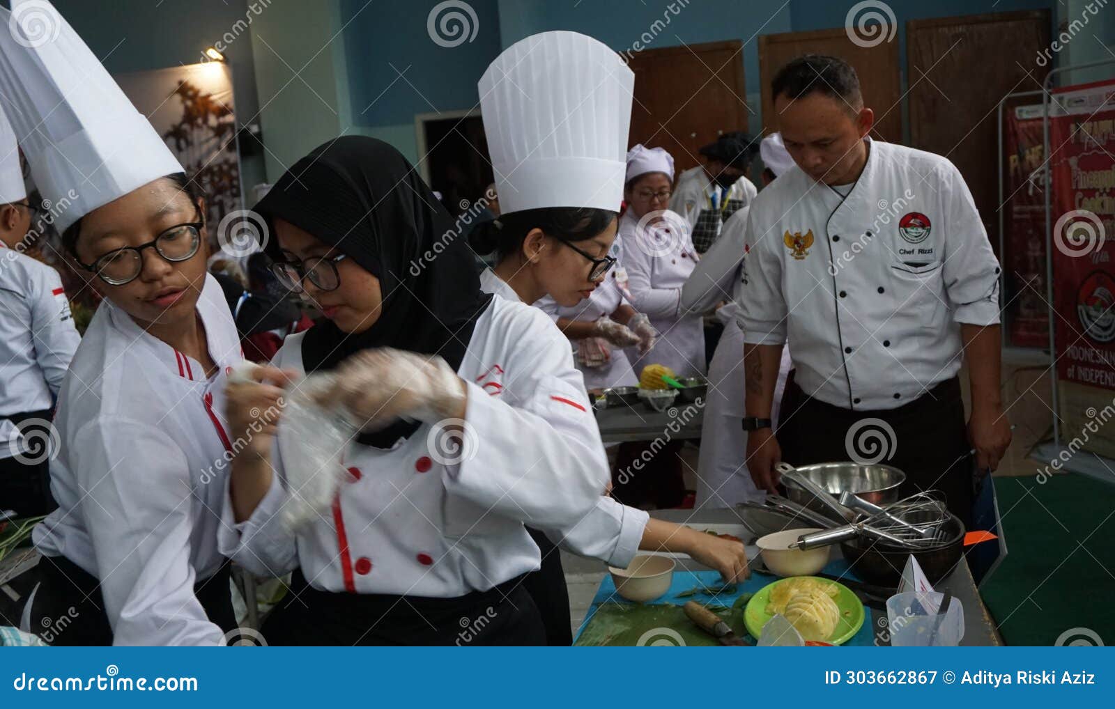 Some Student Cook in the Class Editorial Photography - Image of dinner ...