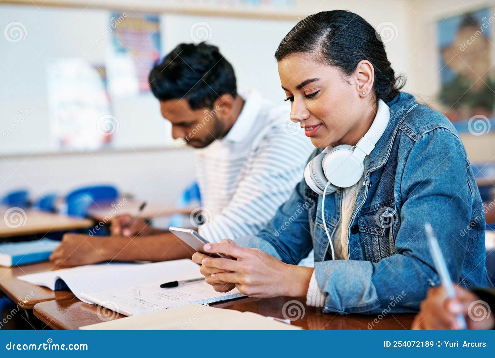 Some Texts are Worth the Distraction. an Attractive Young University ...