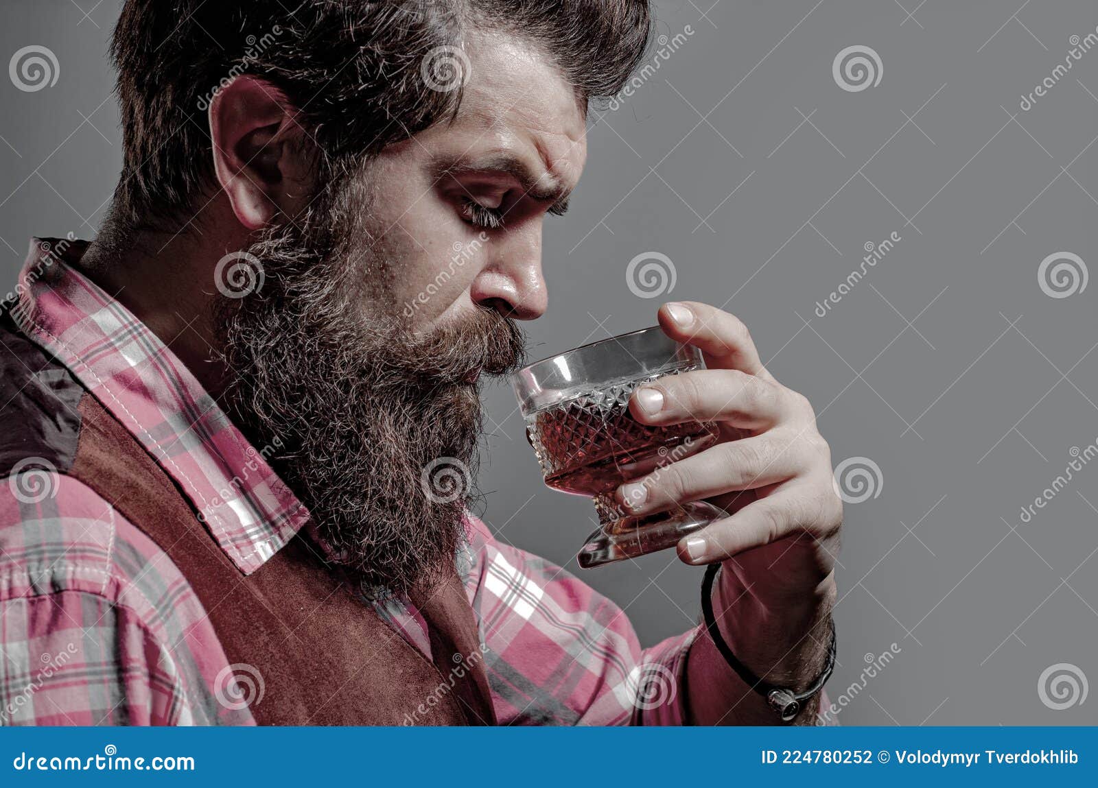 Sommelier Man. Attractive Bartender in Whiskey Bar. Degustation of ...