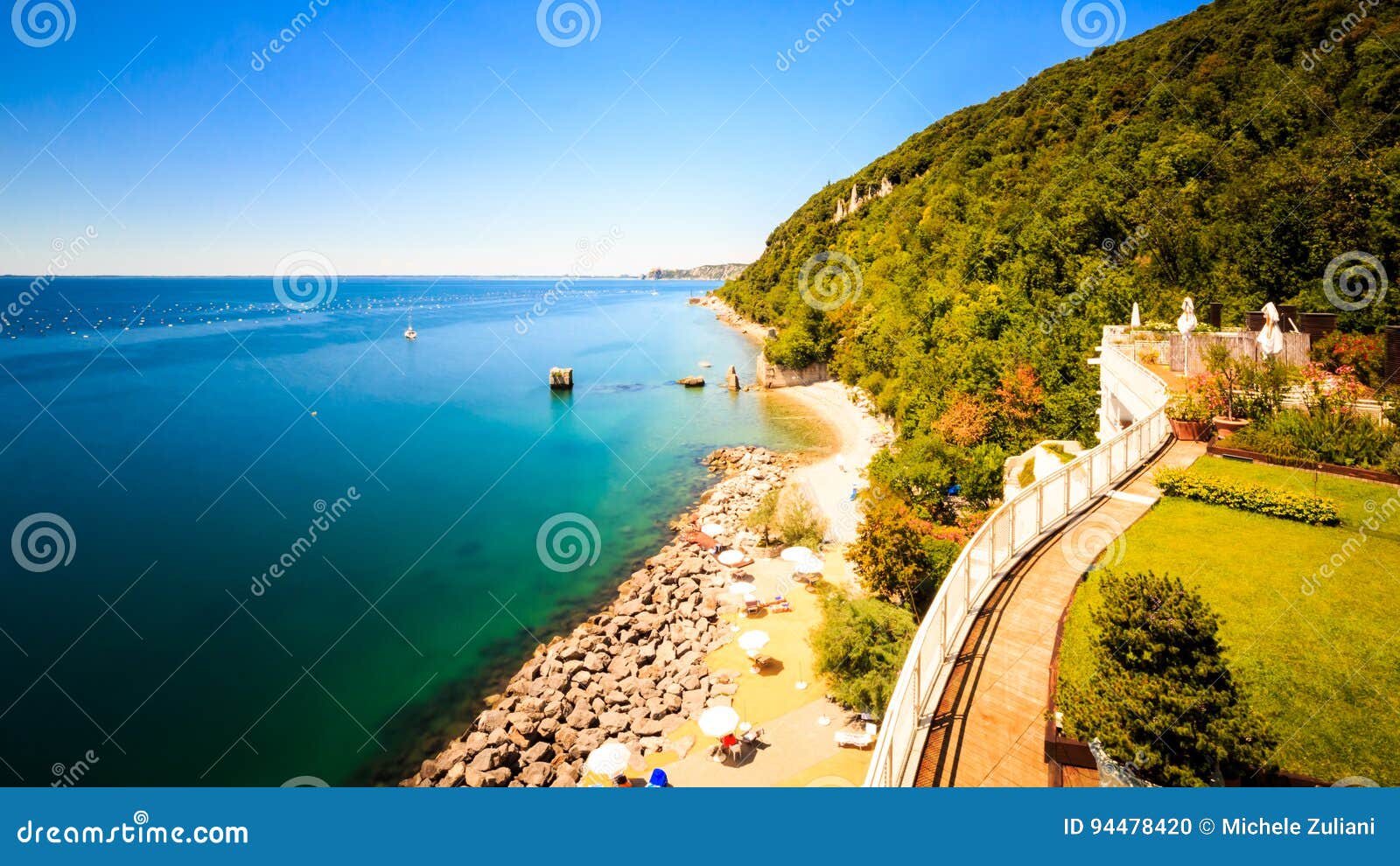 Sommertag am Strand Im Golf Von Triest Stockfoto - Bild von meerblick ...
